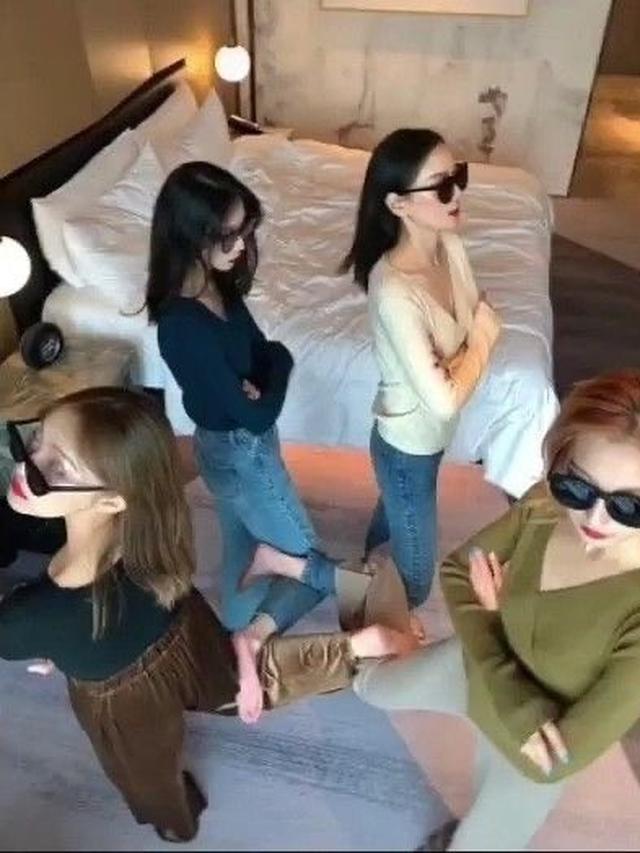 7 Inspirasi Ide Pose Foto Bareng Bestie Ini Gayanya Kocak Banget