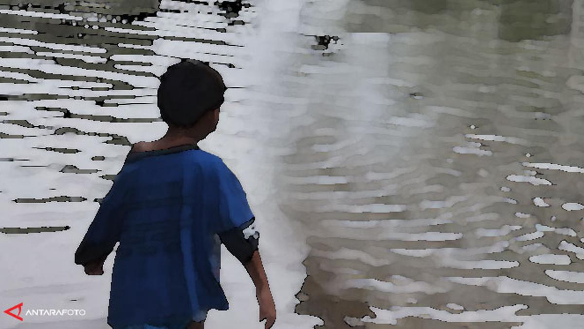 Kasihan, Anak Sakit Tipus Tercebur di 'Laut' Pluit - News Liputan6.com