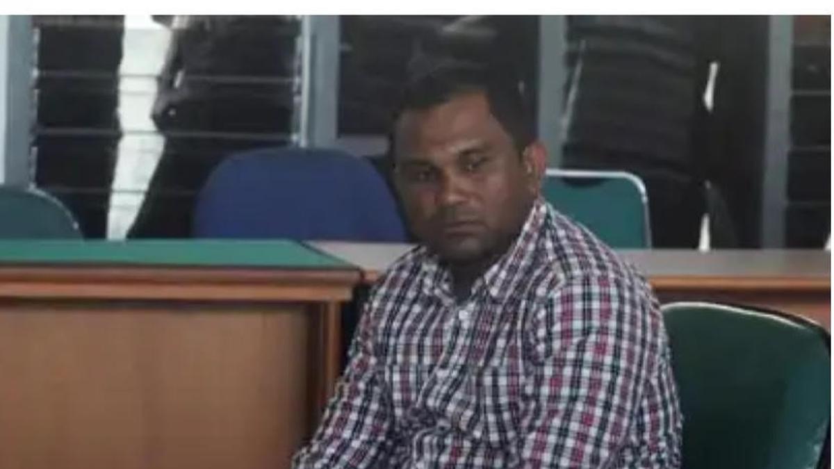 Eks Panglima GAM Izil Azhar Tiba di Gedung KPK - News Liputan6.com