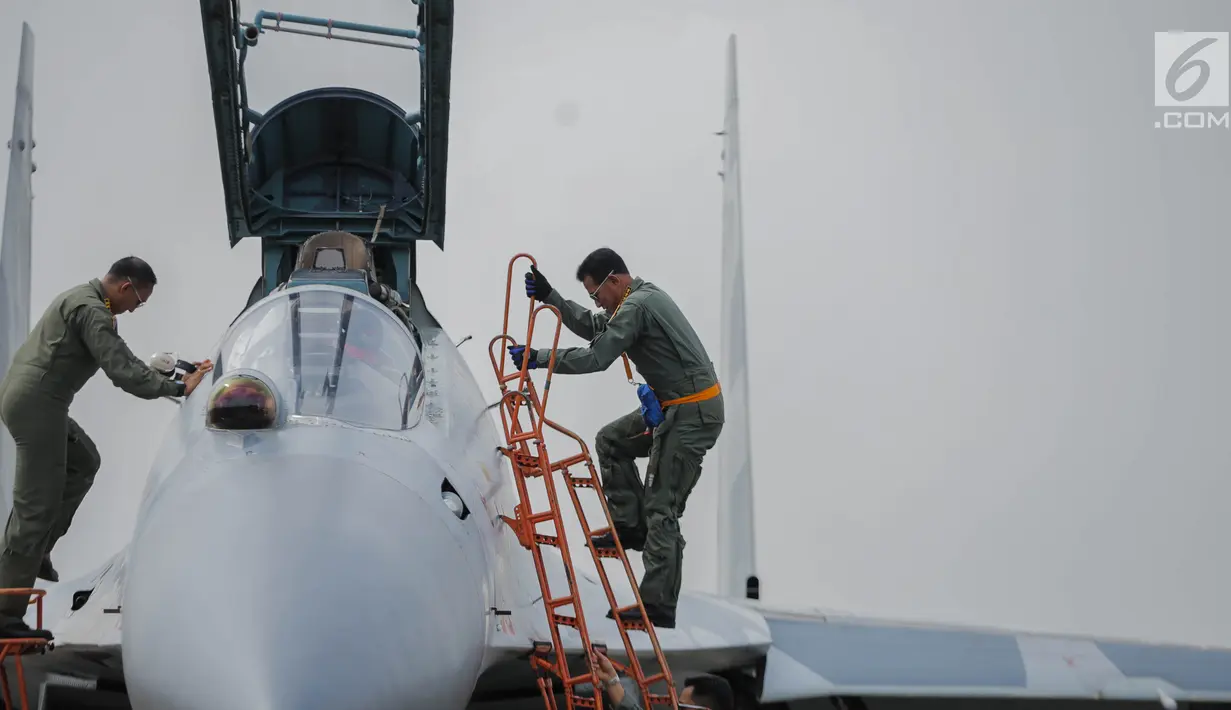 FOTO: KSAU, KSAD, dan KSAL Joy Flight Naik Sukhoi SU-30 - Foto Liputan6.com