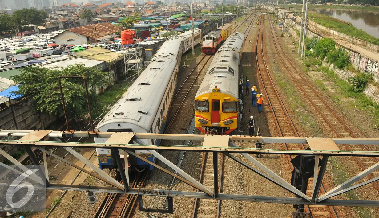 KA Senja Utama Solo Anjlok di Stasiun Tanah Abang - Foto Liputan6.com