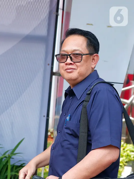 Senyum Sekda Jatim Adhy Karyono Usai Klarifikasi LHKPN di KPK - Foto ...