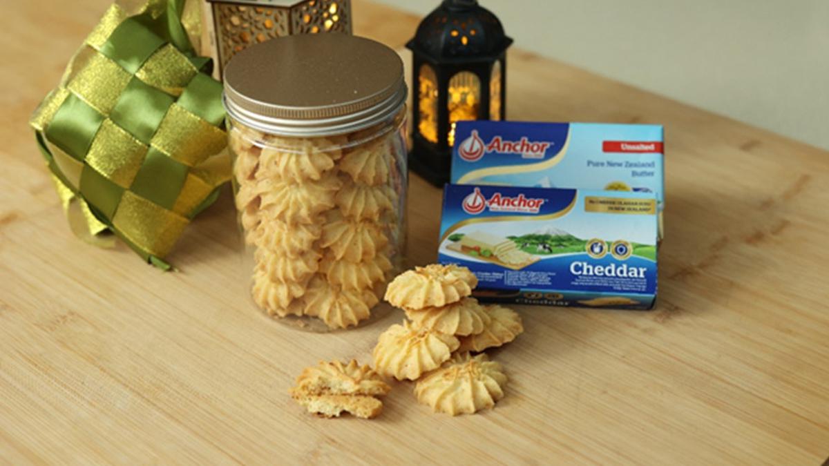 Resep Praktis Kue Semprit Keju khas Lebaran ala Anchor dan Chef Devina ...