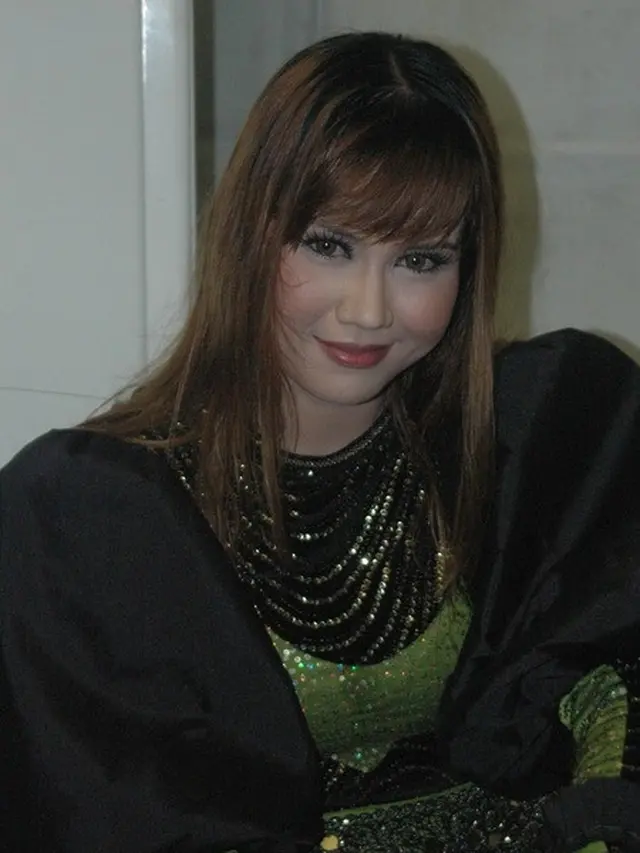 6 Foto Lawas Nita Thalia di Awal Karier, Bikin Pangling - Hot Liputan6.com