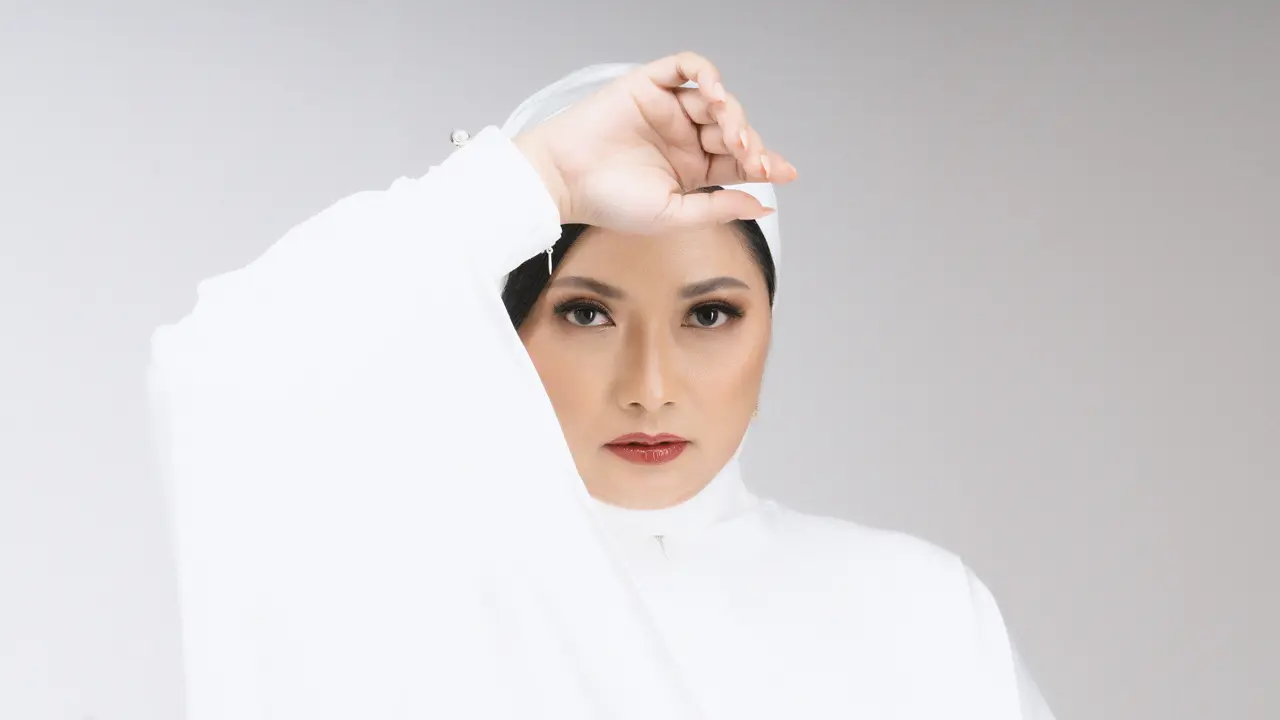 Bawakan Karya Eros Djarot, Fryda Lucyana Rilis Single Doa untuk Negeri - ShowBiz Liputan6.com