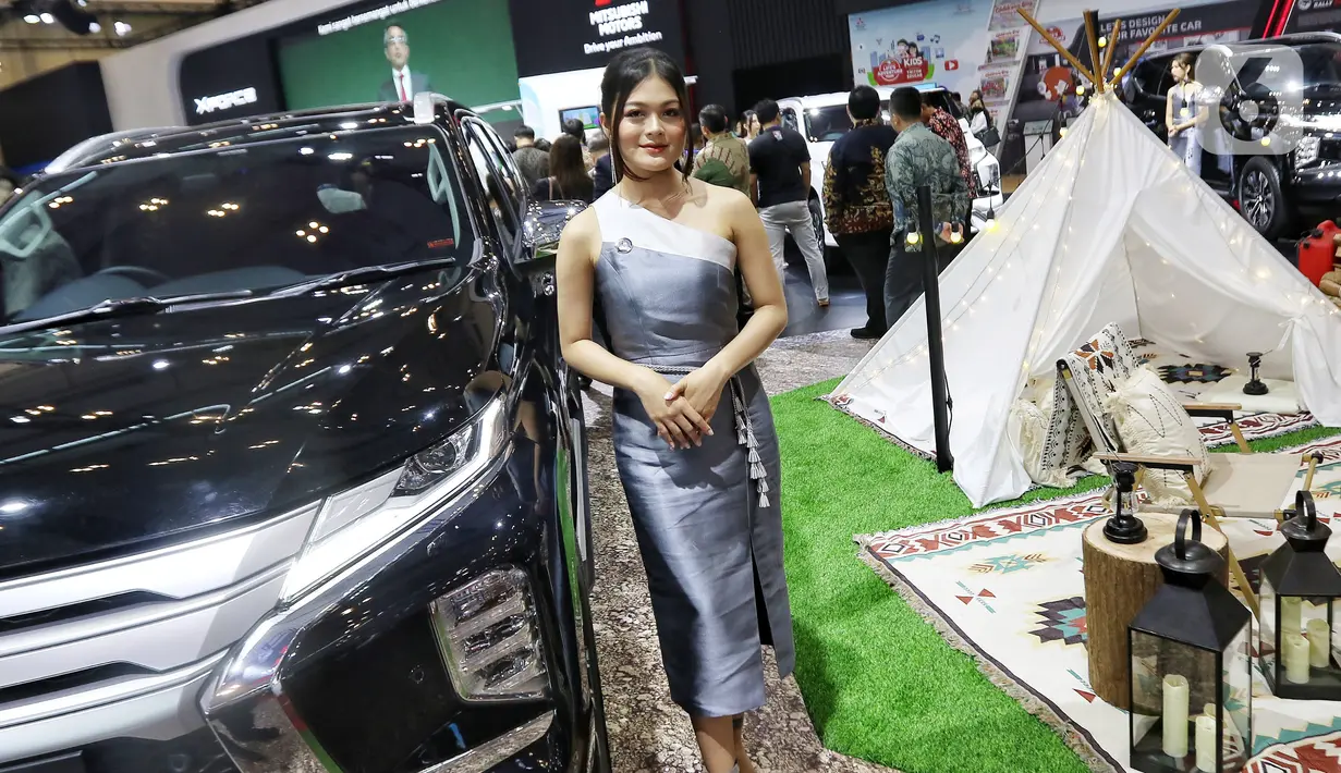 Pesona SPG Cantik Pikat Pengunjung untuk Melirik Mobil di GIIAS 2023 ...