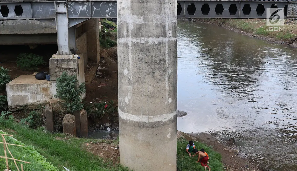 FOTO: Pembebasan Lahan Normalisasi Kali Ciliwung Ditarget Tuntas Tahun Ini - Foto Liputan6.com