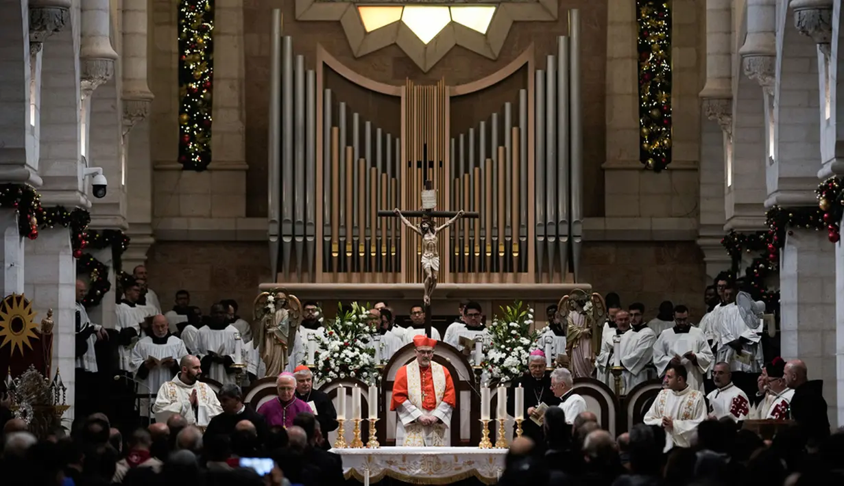 Perayaan Misa Malam Natal di Gereja Kelahiran Yesus - Foto Liputan6.com