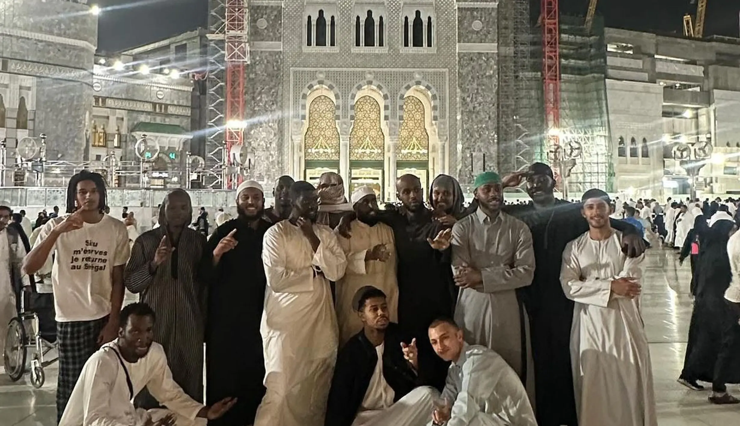 Anwar Hadid Jalani Umrah di Bulan Ramadan, Bersyukur Bisa Ibadah di ...