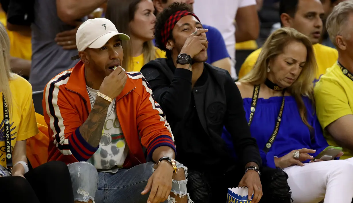 Gaya Neymar dan Lewis Hamilton di Final NBA 2017 - Foto Liputan6.com