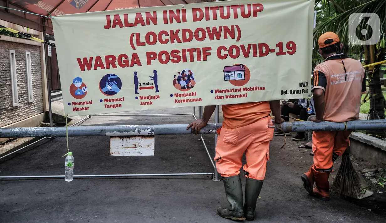 FOTO: Satu RT di Jakarta Lockdown Akibat COVID-19 - Foto Liputan6.com