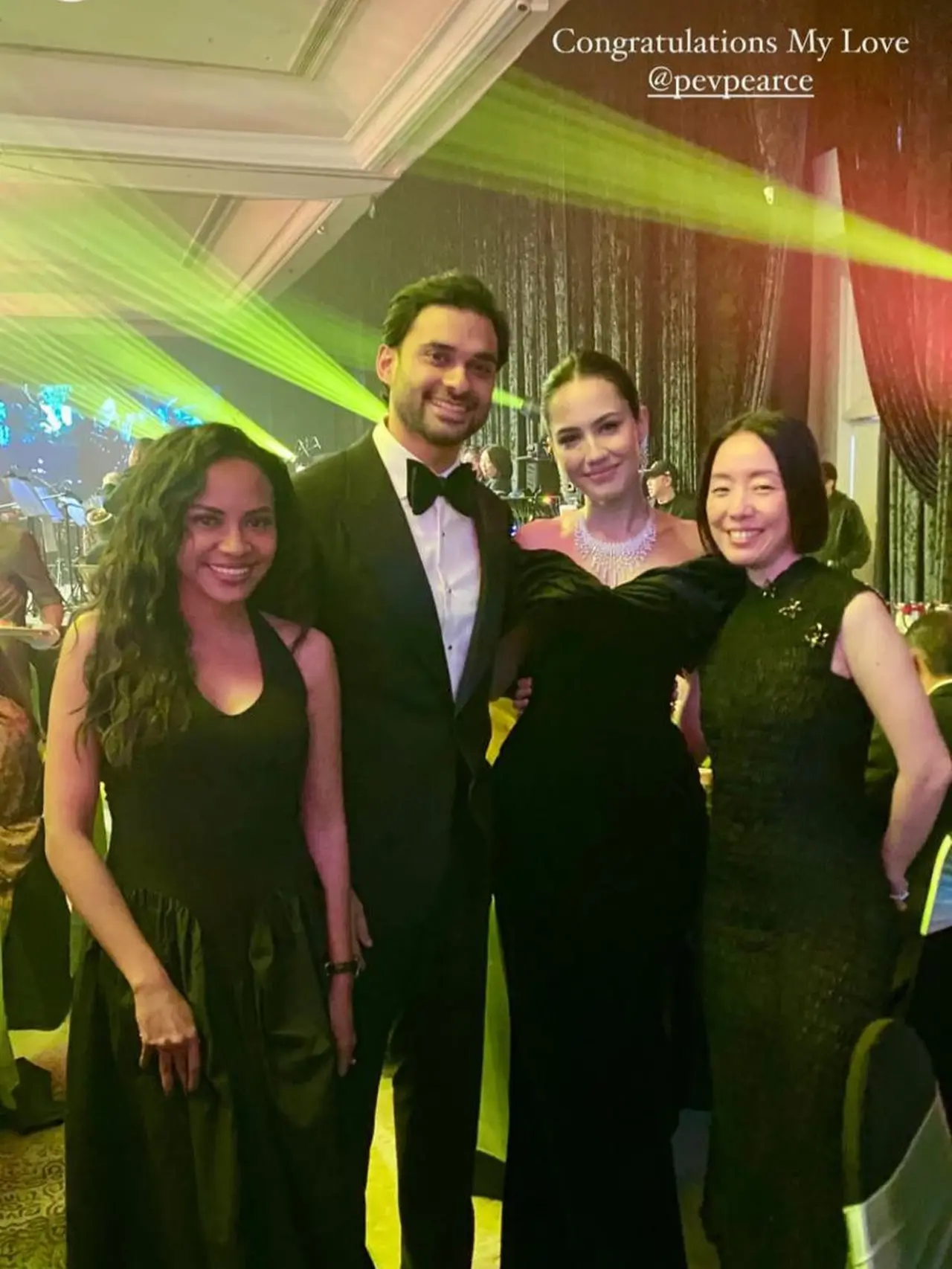 5 Potret Resepsi Pernikahan Pevita Pearce dan Mirzan Meer di Malaysia ...