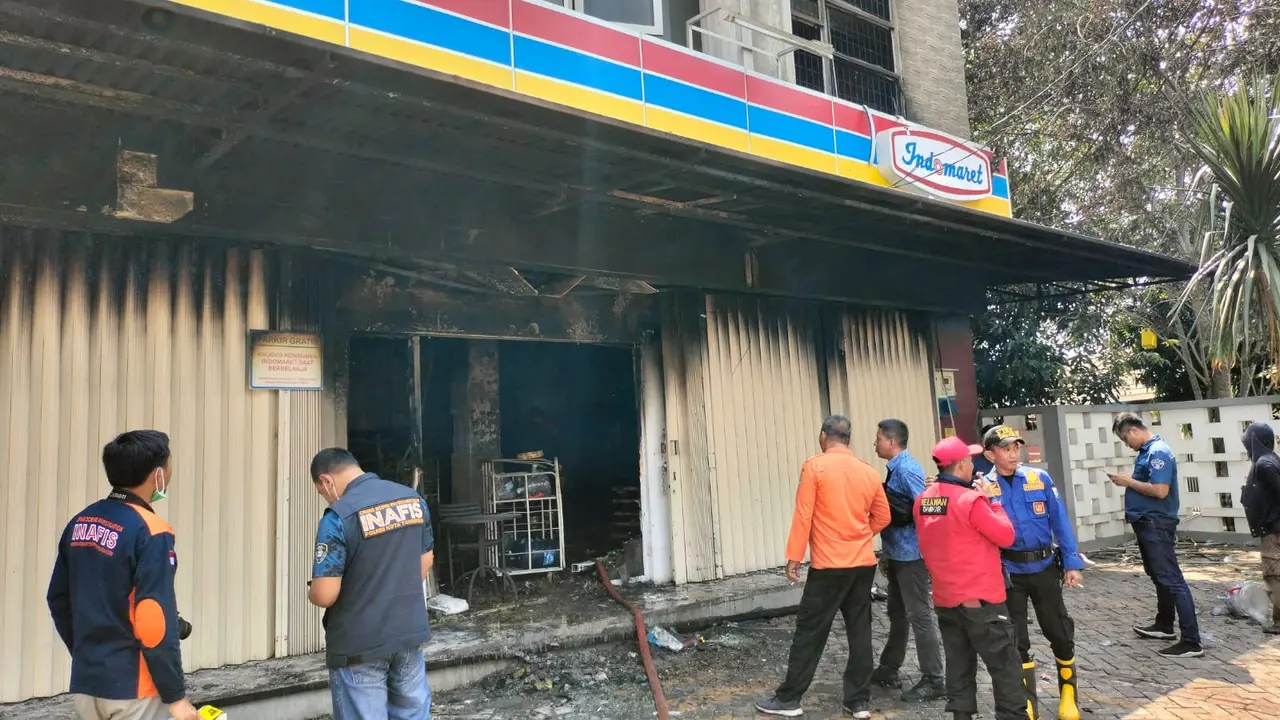 Indomaret di Tangerang Kebakaran, Diduga Akibat Korsleting Mesin ATM - News Liputan6.com