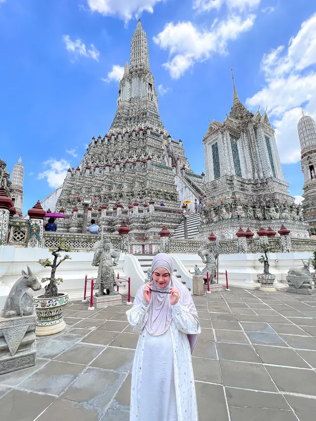 7 Potret Baby Moon Anisa Rahma ke Thailand, Seru Kunjungi Wat Arun ...