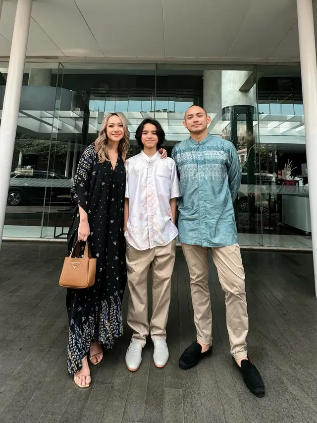 7 Potret Akrab BCL Bareng Noah dan Tiko, Akui Tak Ingin Tambah Momongan - Hot Liputan6.com