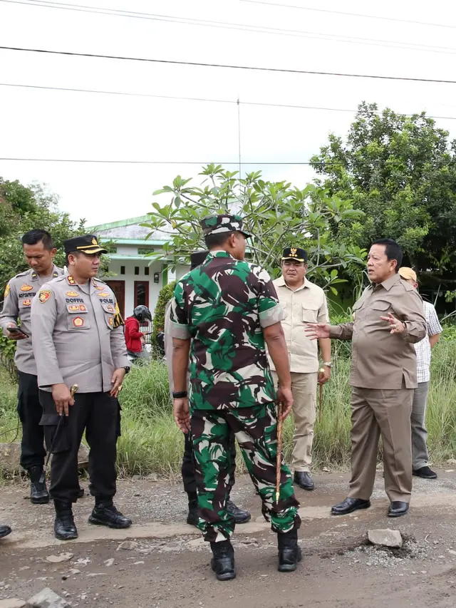Jokowi Undur Jadwal Tinjau Jalan Rusak di Lampung, Warganet: Di-prank Enggak Tuh Gubernur ...