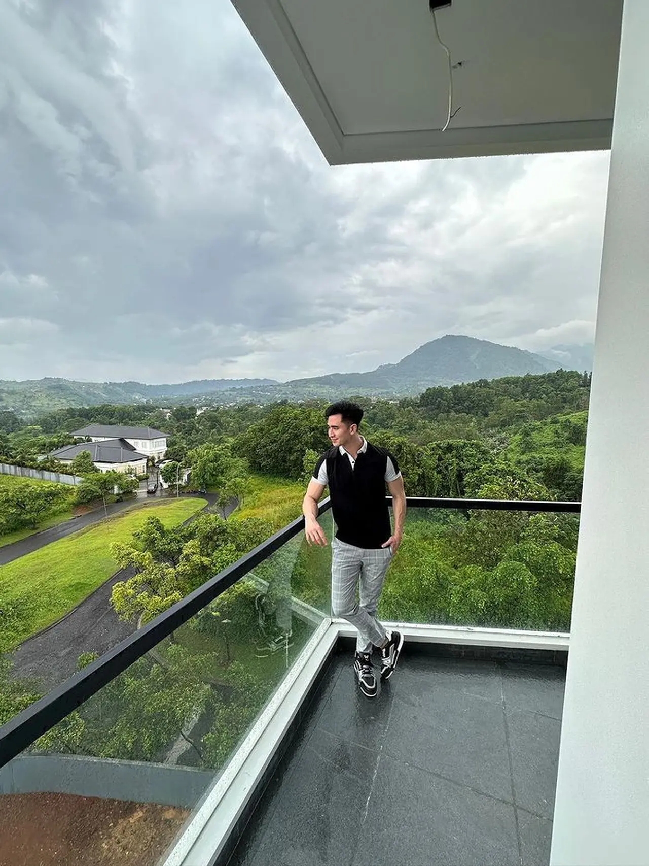 Verrel Bramasta Pamer Rumah dengan Pemandangan Gunung Hasil Keringatnya ...