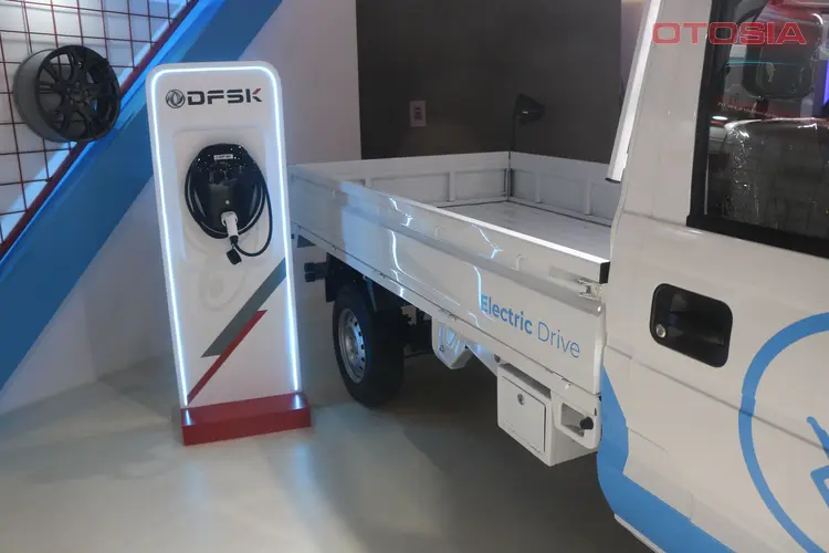 10 Potret Detail DFSK EC31 yang Menampakkan Diri di IIMS 2023 - Mobil ...