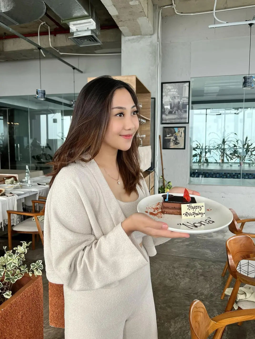 8 Potret Rumah Winona Adik Nikita Willy, Bergaya Arsitektur Klasik dan ...