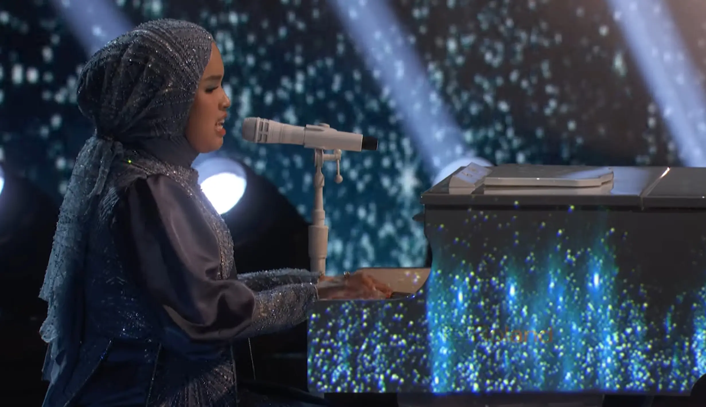 8 Potret Putri Ariani Tampil Sempurna di Final AGT 2023, Empat Juri ...