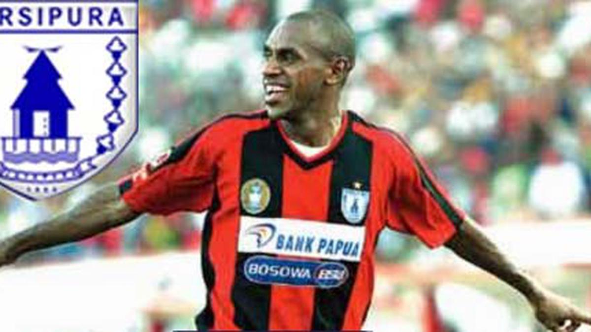 Boaz Salossa Diragukan Tampil di Derby Papua - Bola Liputan6.com