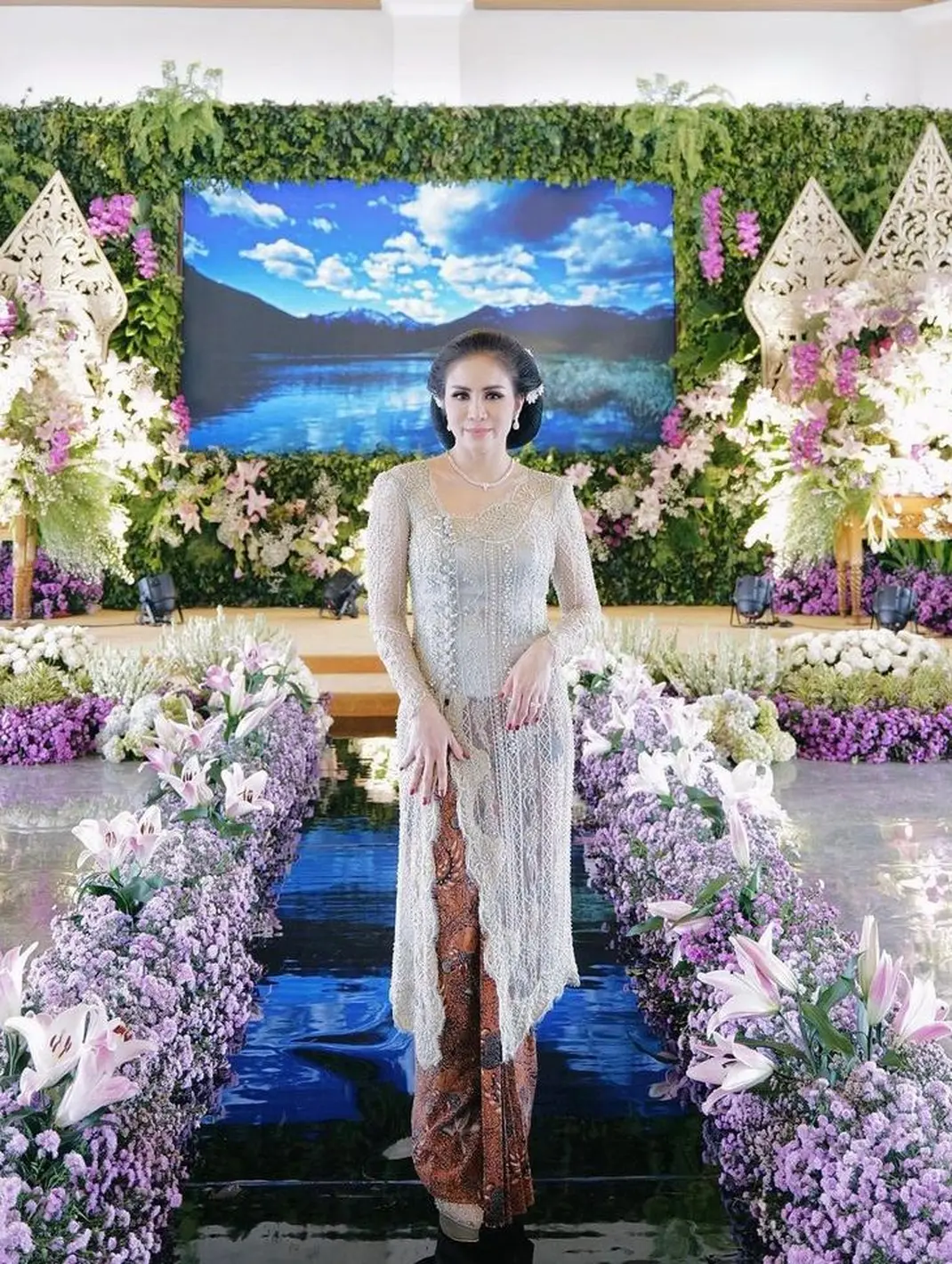 8 Inspirasi Model Kebaya Modern Simple dari Anya Geraldine hingga ...