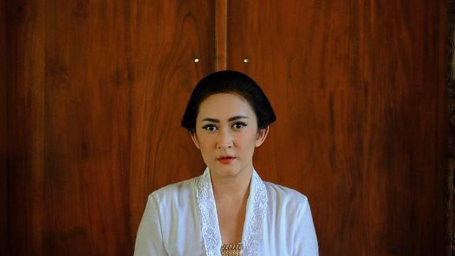 7 Model Kebaya Jawa Modern Ala Nafa Urbach, Inspirasi Tampil Anggun ke ...