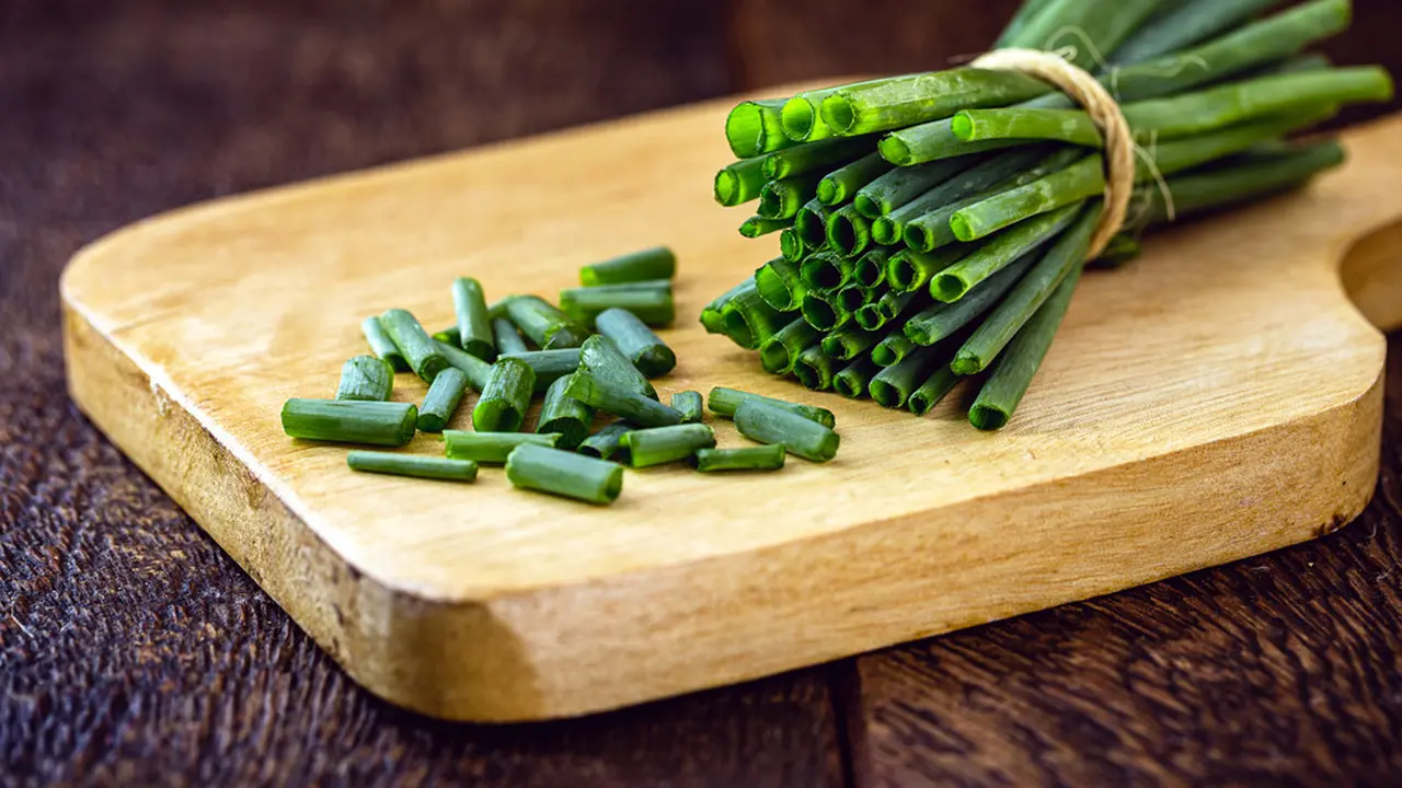 Kenali Perbedaan Daun Bawang dan Bawang Prei