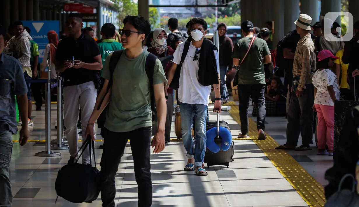 Suasana Stasiun Pasar Senen Menyambut Libur Nataru - Foto Liputan6.com