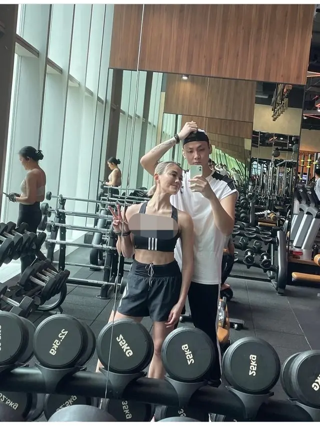 6 Potret Agnez Mo Liburan di Bali, Pamer Body Goals hingga Nge-gym dan ...