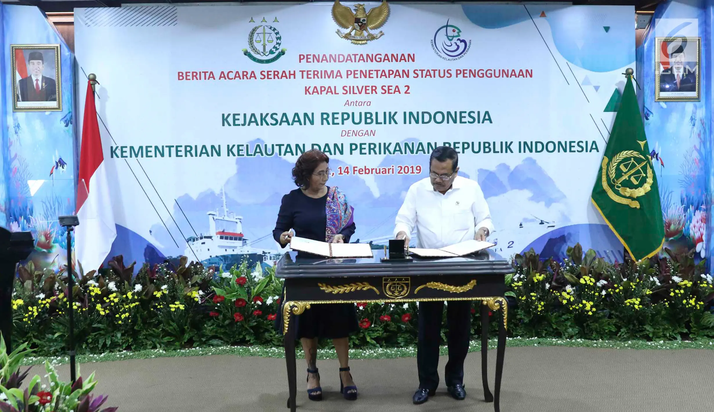 FOTO: Jaksa Agung Serahkan Kapal SS2 kepada Menteri Susi - Foto ...
