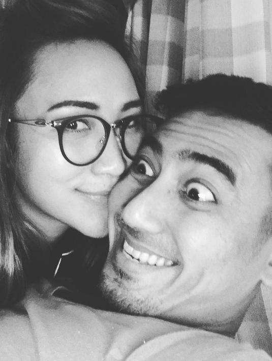 Jauh dari Gosip, Ini 8 Foto Mesra Rio Febrian dan Sabria Kono - Photo ...