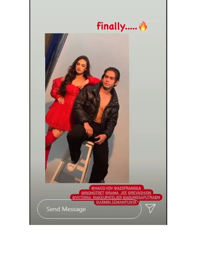 7 Gaya Pemotretan Haico Van der Veken dan Rangga Azof, Mesra Banget ...