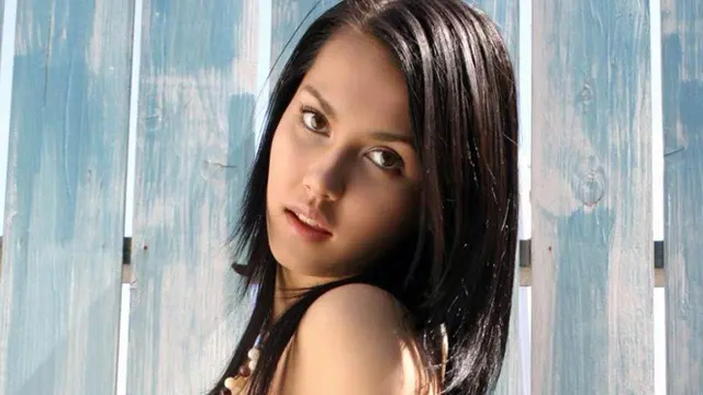 Berbikini Seksi di Tempat Ini, Maria Ozawa Serasa di Surga - ShowBiz Liputan6.com