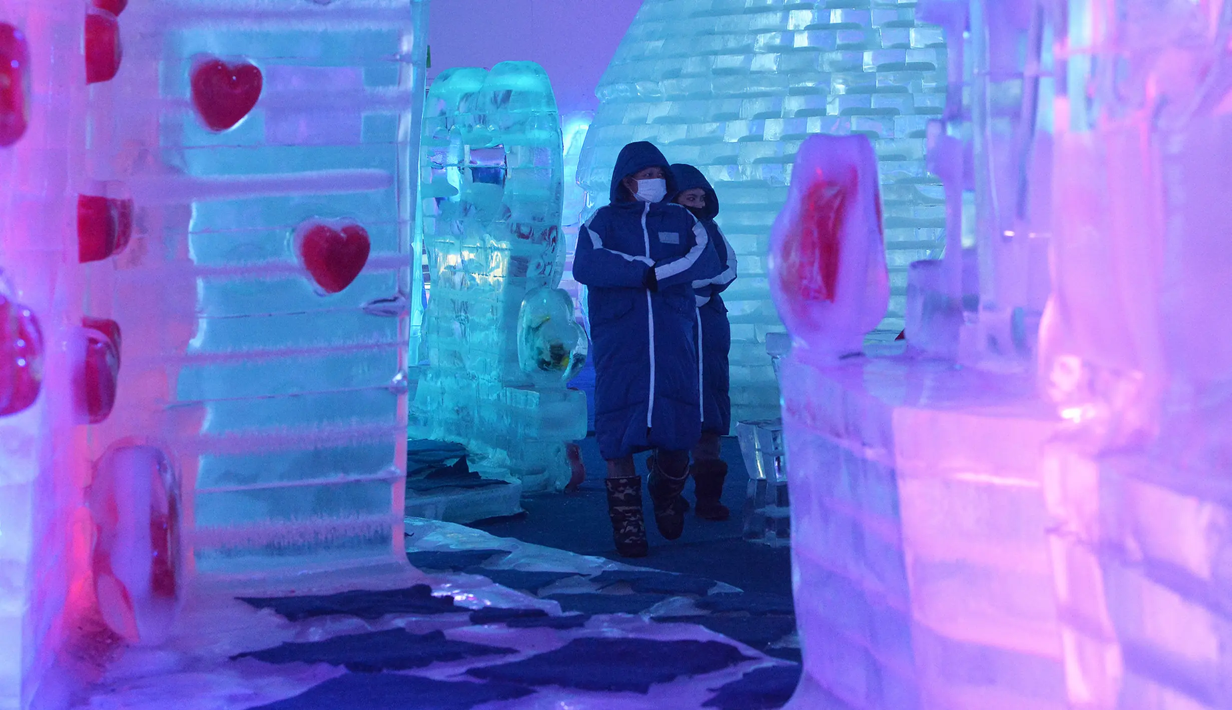 FOTO: Mengunjungi Negeri Frozen Ala Thailand di Frost Magical Ice of ...