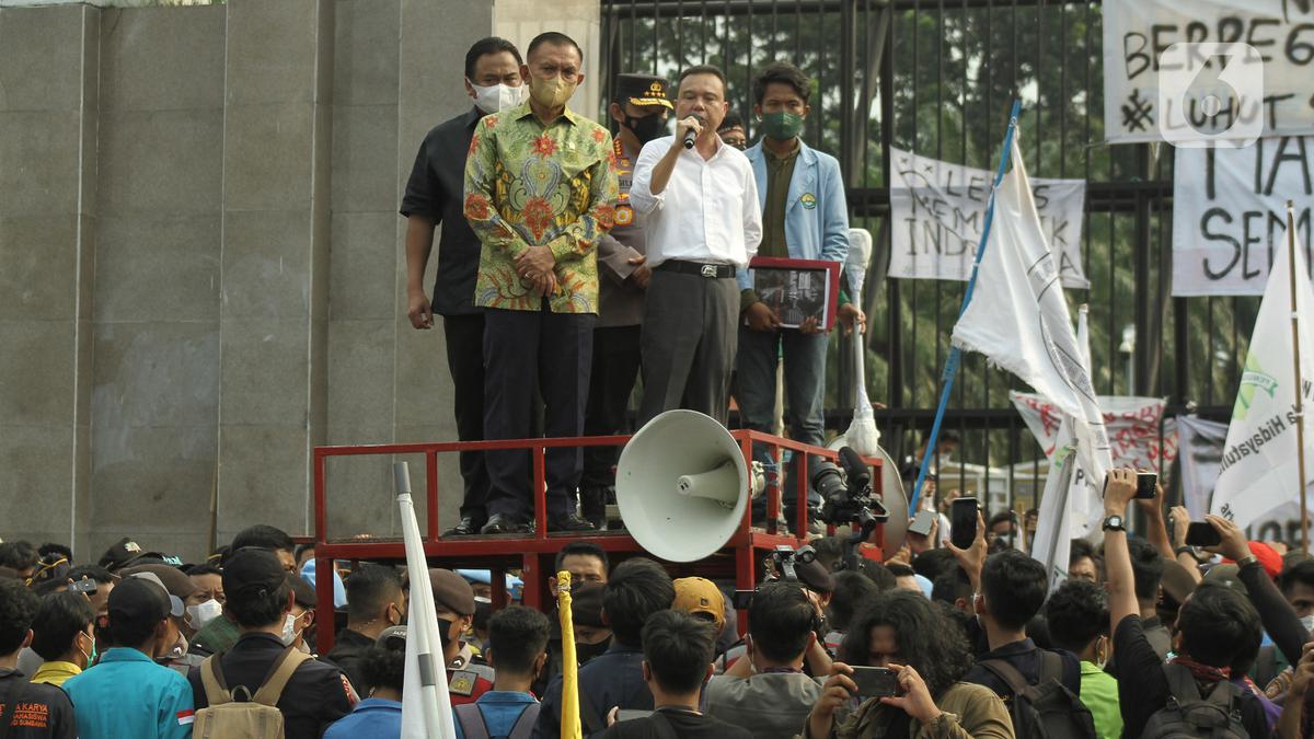 FOTO: Pimpinan DPR Bersama Kapolri Temui Massa Aksi Demo 11 April ...