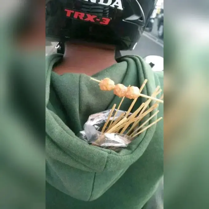 10 Kelakuan Pacar yang Ngeselin saat Dibonceng Motor, Mau Marah tapi ...