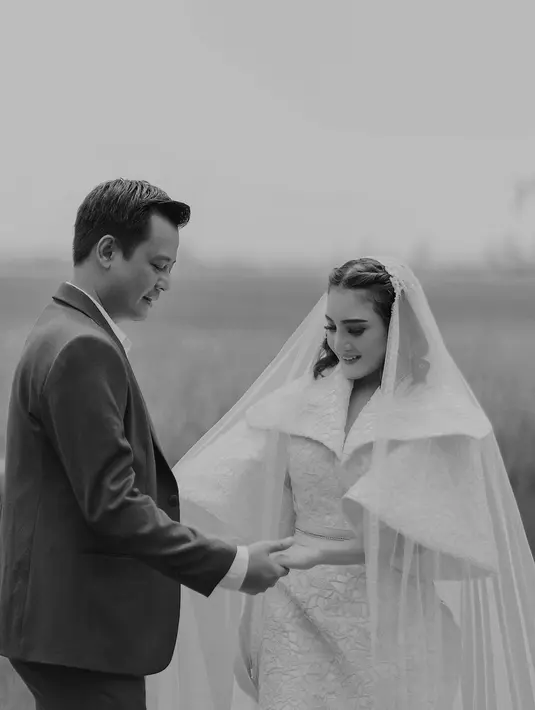 Jelang Menikah, Ini Potret Prewedding Kiki Amalia dan Calon Suami yang Romantis - Foto Liputan6.com