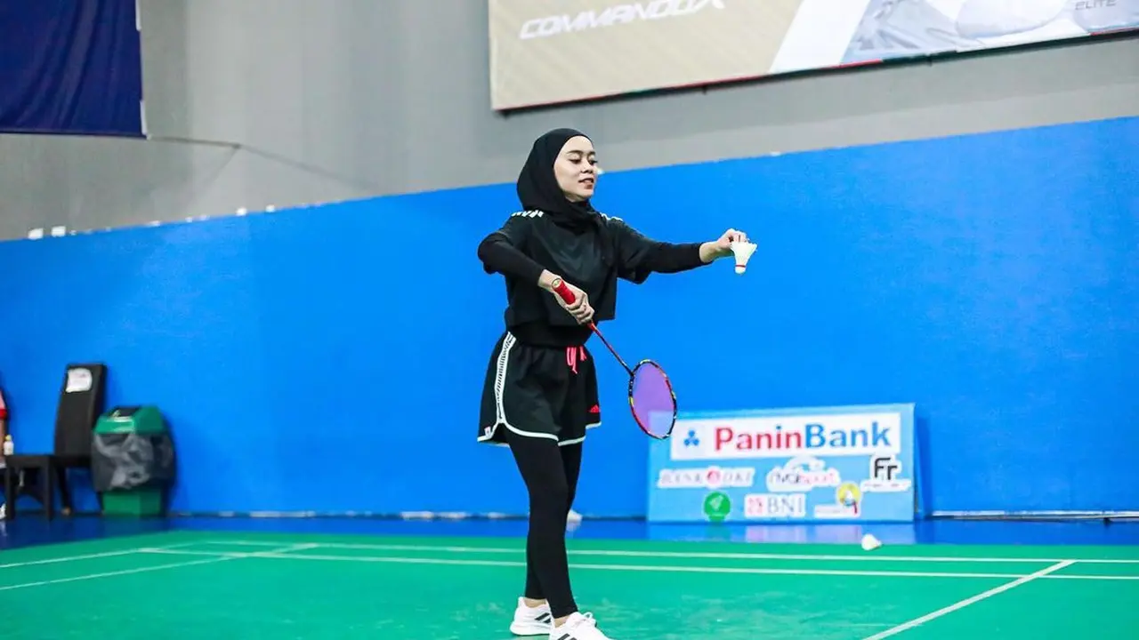 7 Potret Lesti Kejora dan Rizky Billar Main Badminton, Seru Bareng Sahabat - Hot Liputan6.com