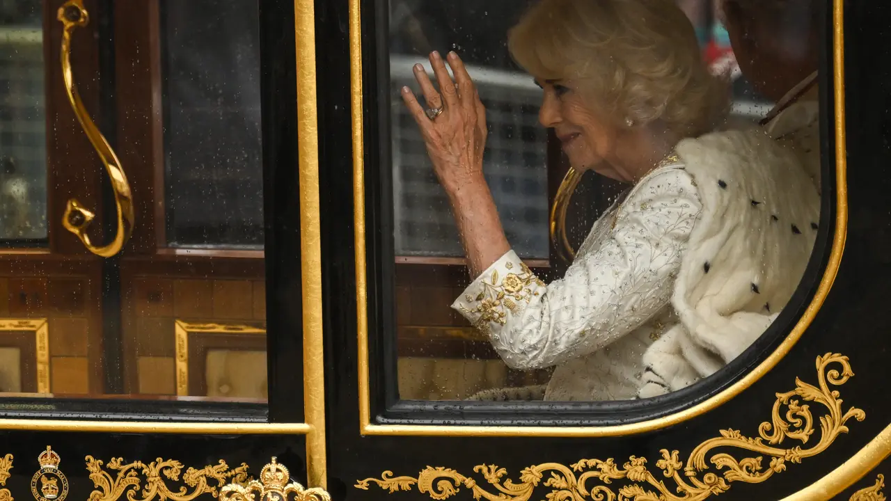 Simbol Rahasia di Jubah Penobatan Ratu Camilla, Simpan Makna Khusus ...