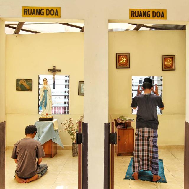 Ganjar Pranowo Unggah Foto Ruang Doa Beda Agama, Kisah di Baliknya ...