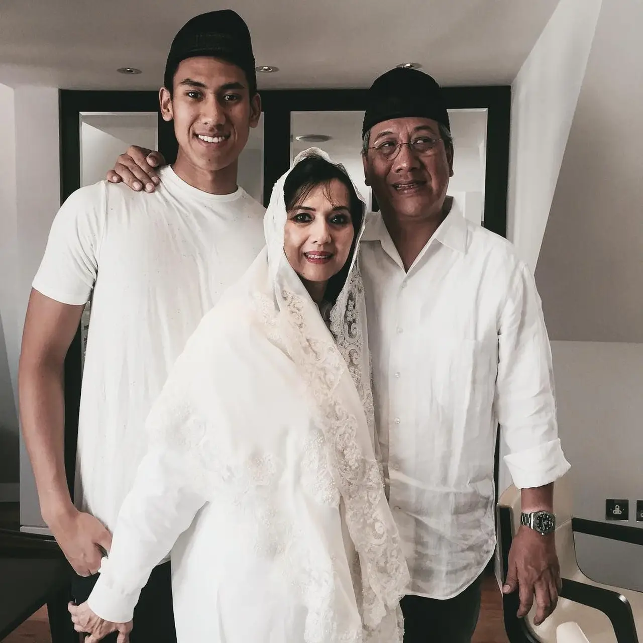 Dulu Jadi Pasangan Ahmad Albar, Intip 10 Potret Cantik Rini S Bono yang ...