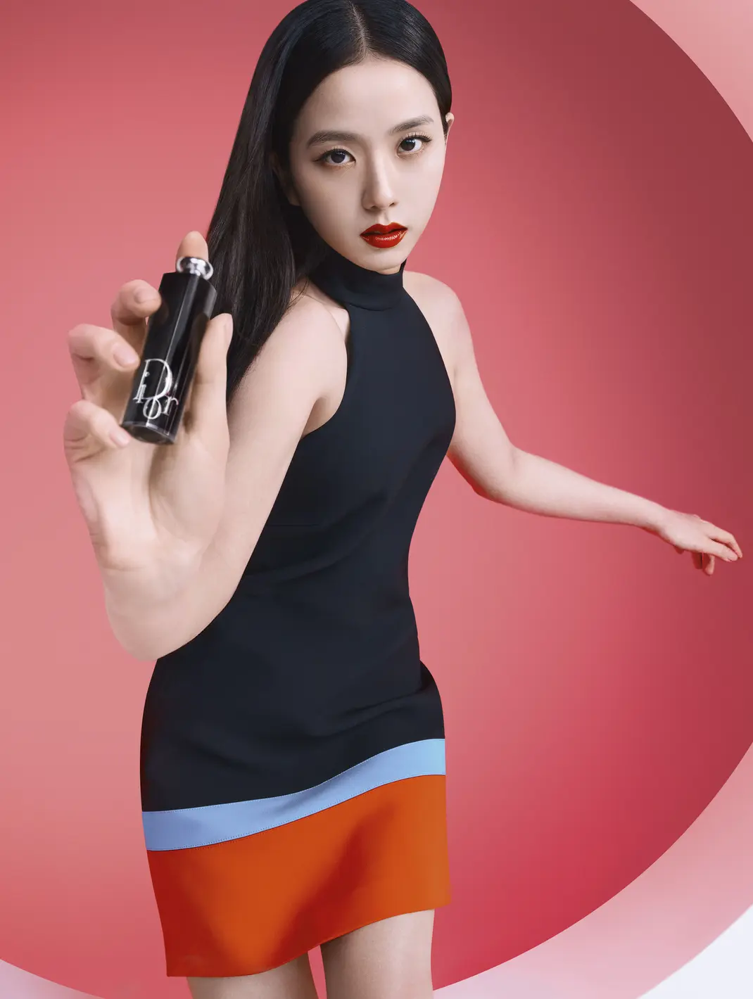 Jisoo BLACKPINK dan Anya Taylor Joy Saling Adu Pesona Misterius dengan Kenakan Lipstik Merah ...