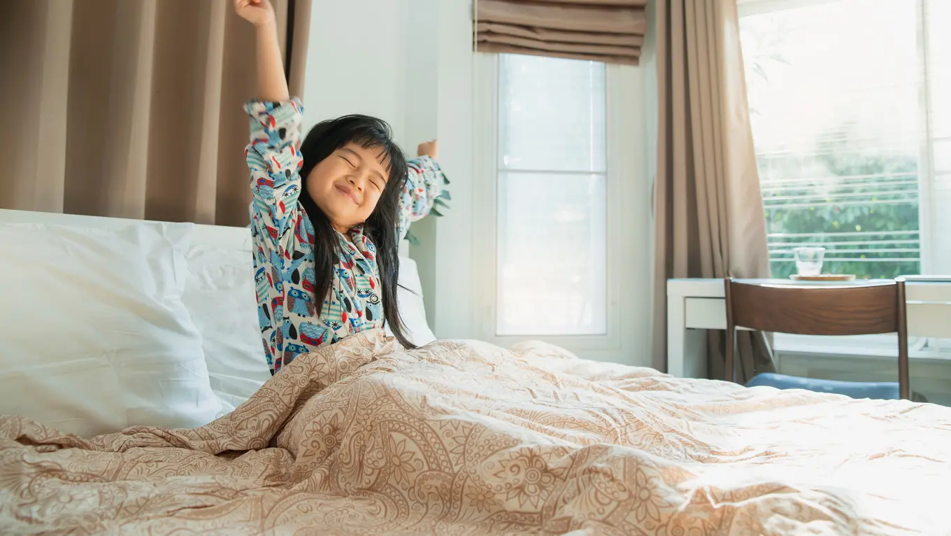 7 Cara Sederhana Agar Anak Bangun Pagi dengan Lebih Bahagia - Parenting Fimela.com