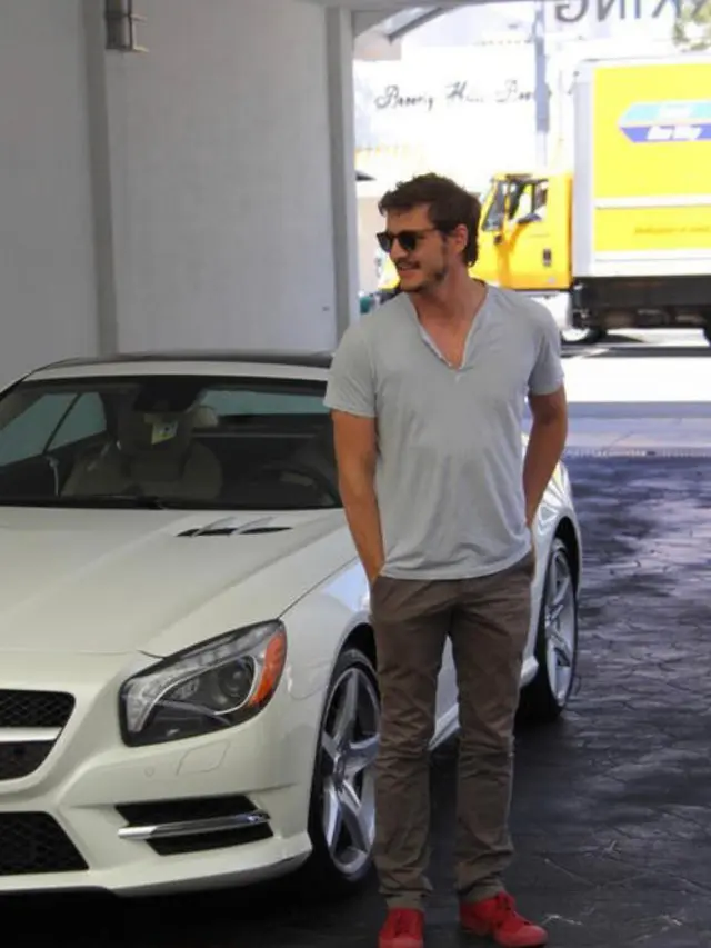 Mengintip Koleksi Mobil Pedro Pascal, Pemeran Utama The Last of Us ...