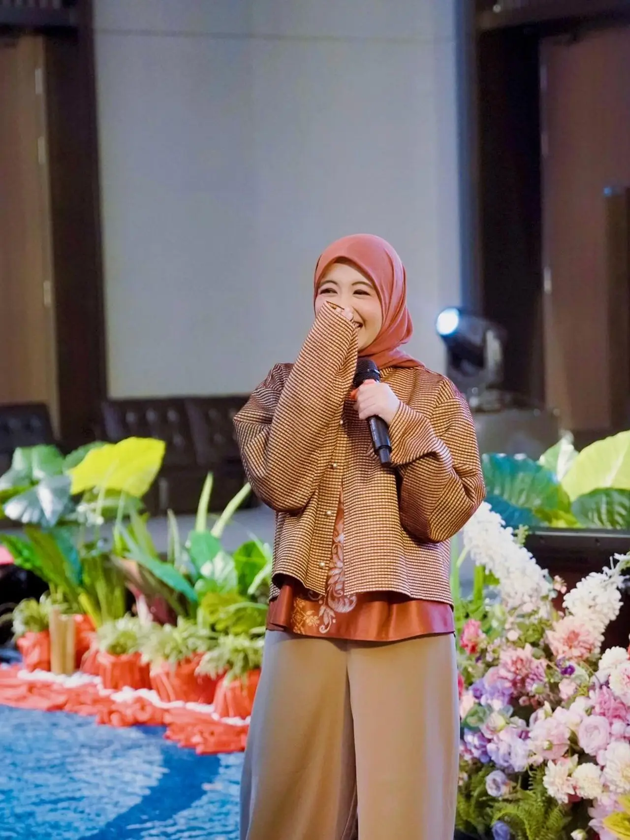 Arafah Rianti Dilabrak Tetangga karena Punya 3 Mobil, Warganet ...