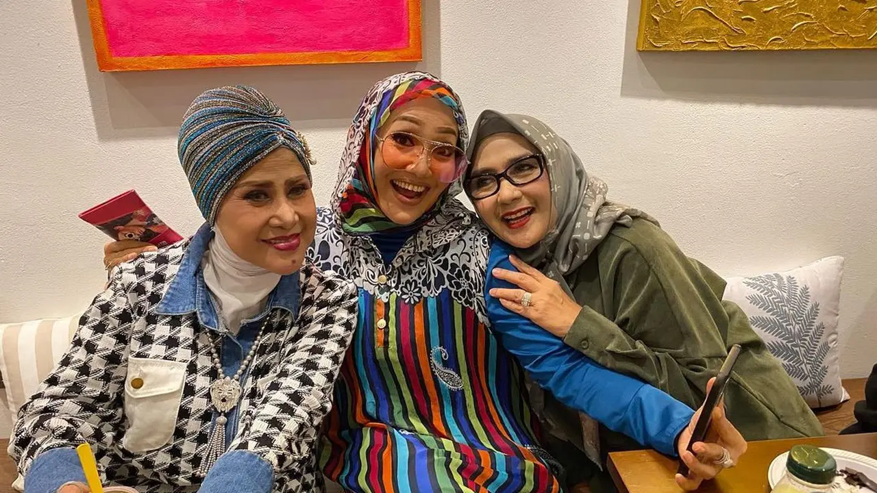 6 Potret Perayaan Ulang Tahun Camelia Malik ke-67, Dihadiri Artis ...