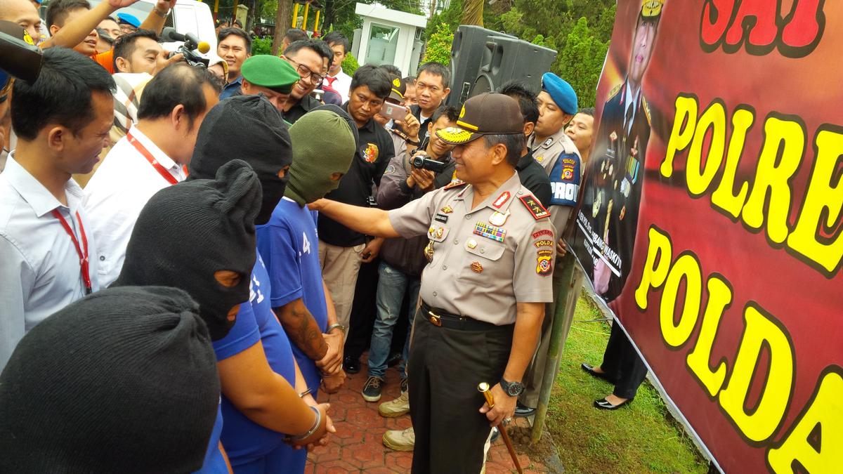 Cara Perampok Mobil Pengangkut Uang ATM Belanjakan Rp 10 M - Regional ...