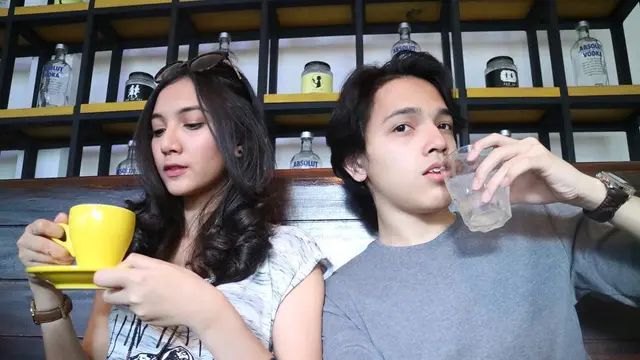 Sering Dikira Pacar, Ini 6 Momen Akrab Sheila Dara dan Adiknya - Hot ...