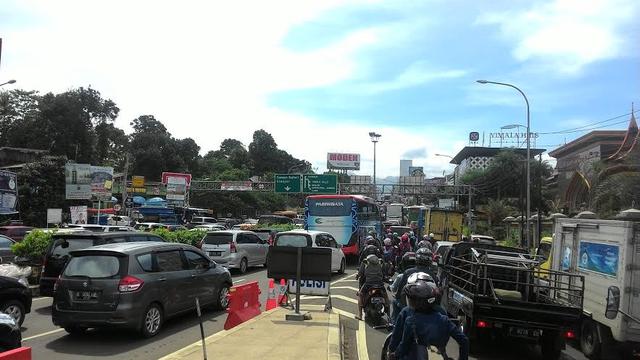 Cek Jadwal Buka Tutup dan Jalur Alternatif Puncak Hari Ini - Otomotif Liputan6.com